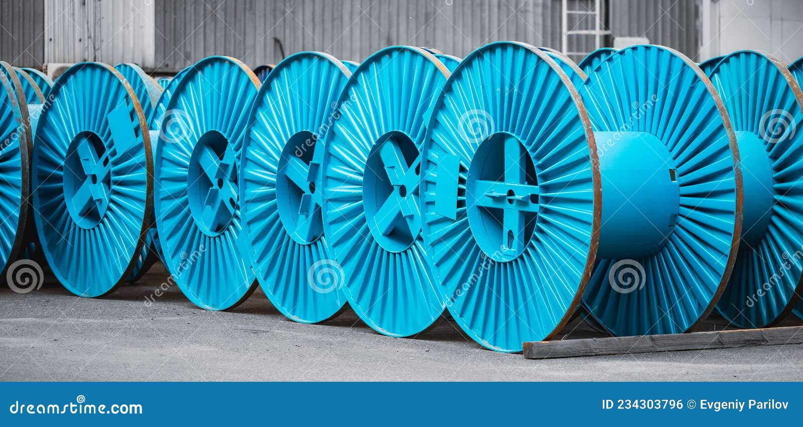 Set Empty Metal Copper Coil Spools for Winding Wire or Cable into Reel ...