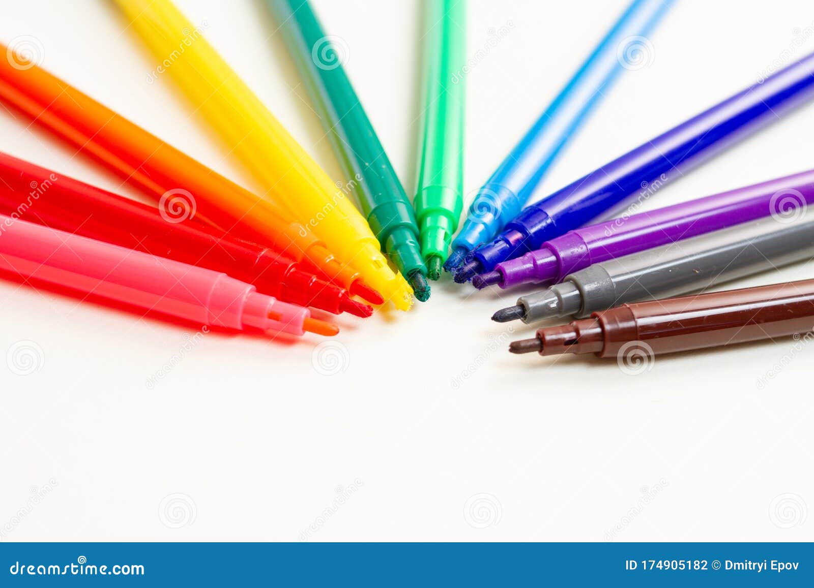 Set Felt-tip Pens in a Circle Close Up Multi-colored Markers Stock ...