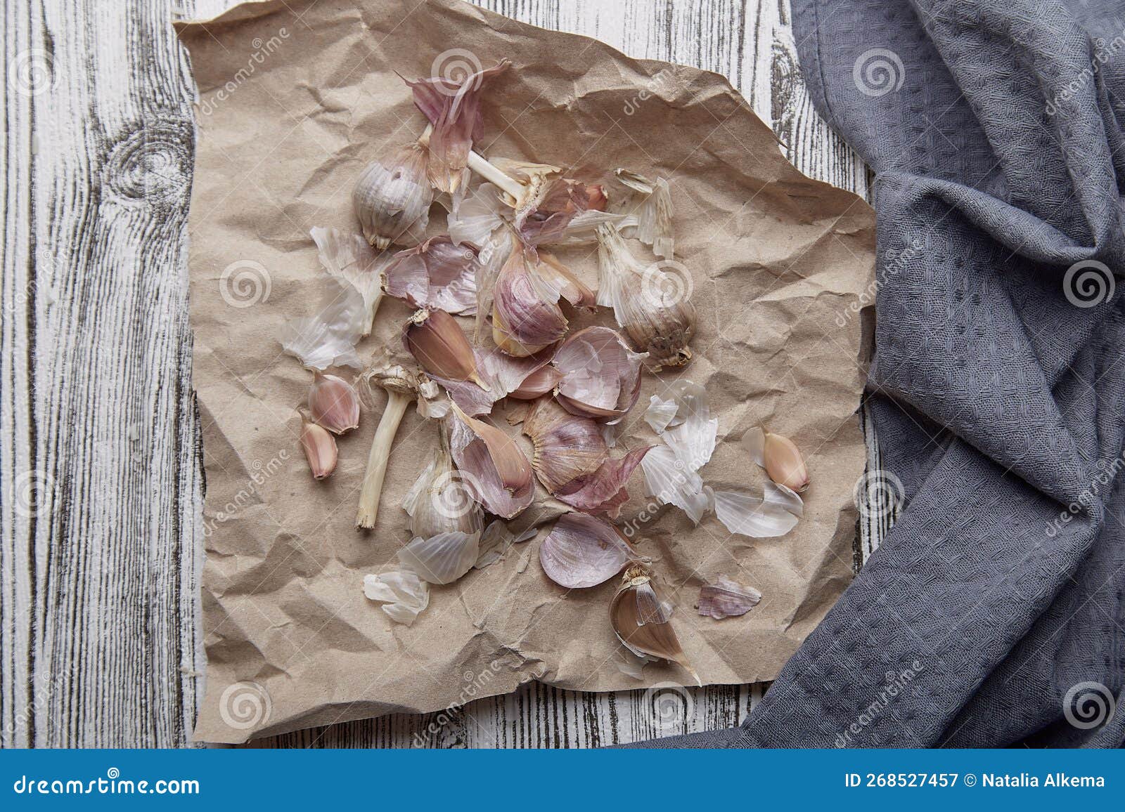 Set of Rustic, Aesthetics Garlic on Narural Background Top View Stock ...