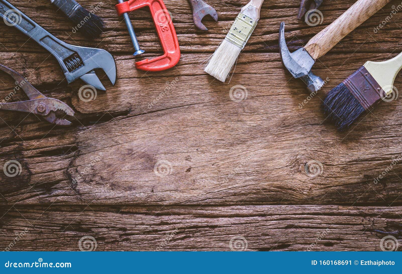 Set of Rusty Hand Tools Renovation on Grunge Wood. Copyspace Image ...