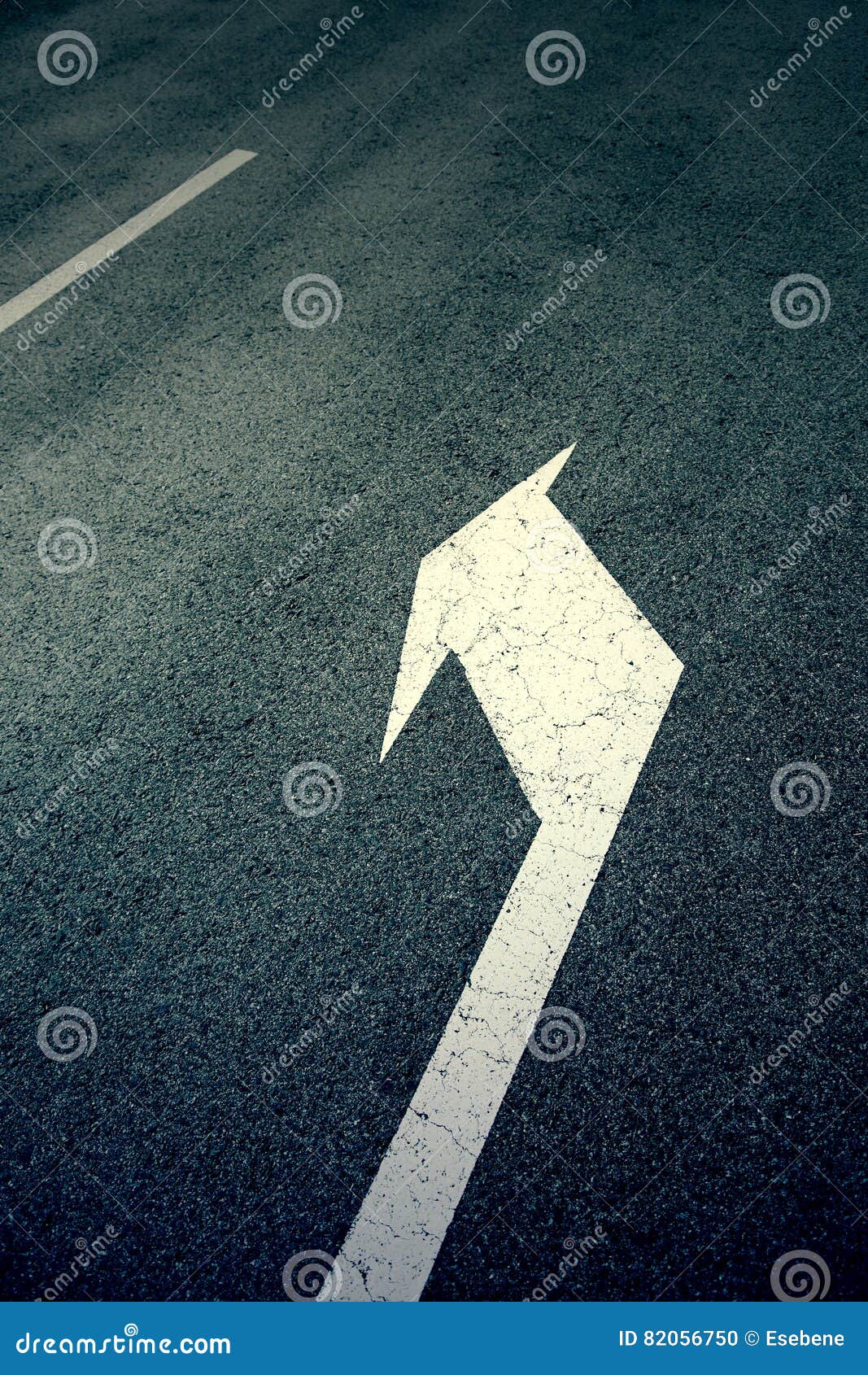 Seta na estrada foto de stock. Imagem de gravado, profundidade - 82056750