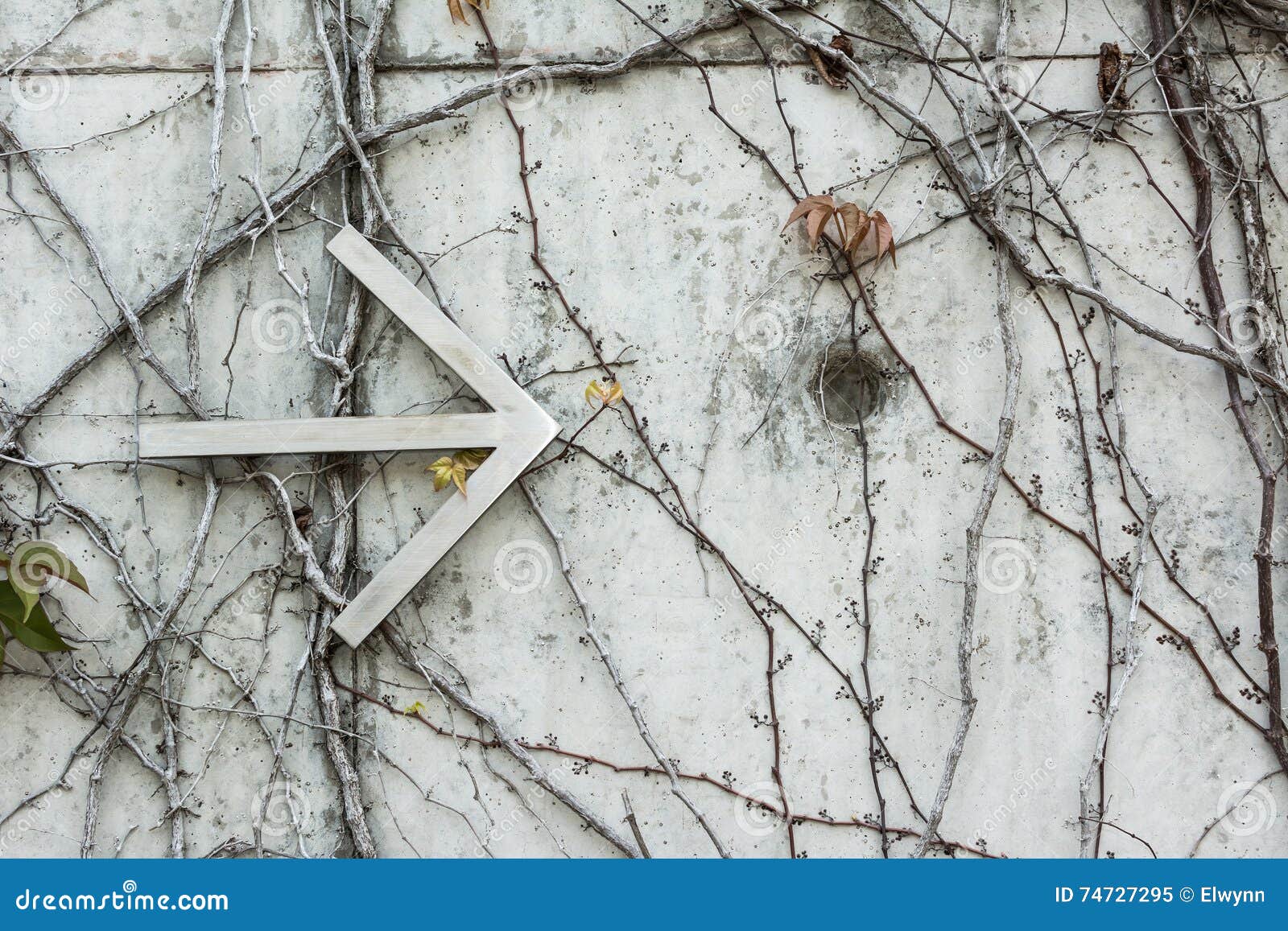 Seta na parede imagem de stock. Imagem de sinal, parede - 74727295