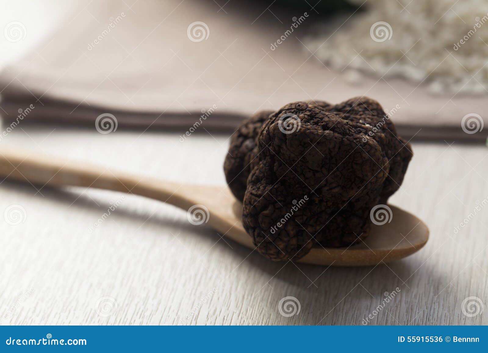 Seta Negra Rara Costosa De La Trufa Foto de archivo - Imagen de ...