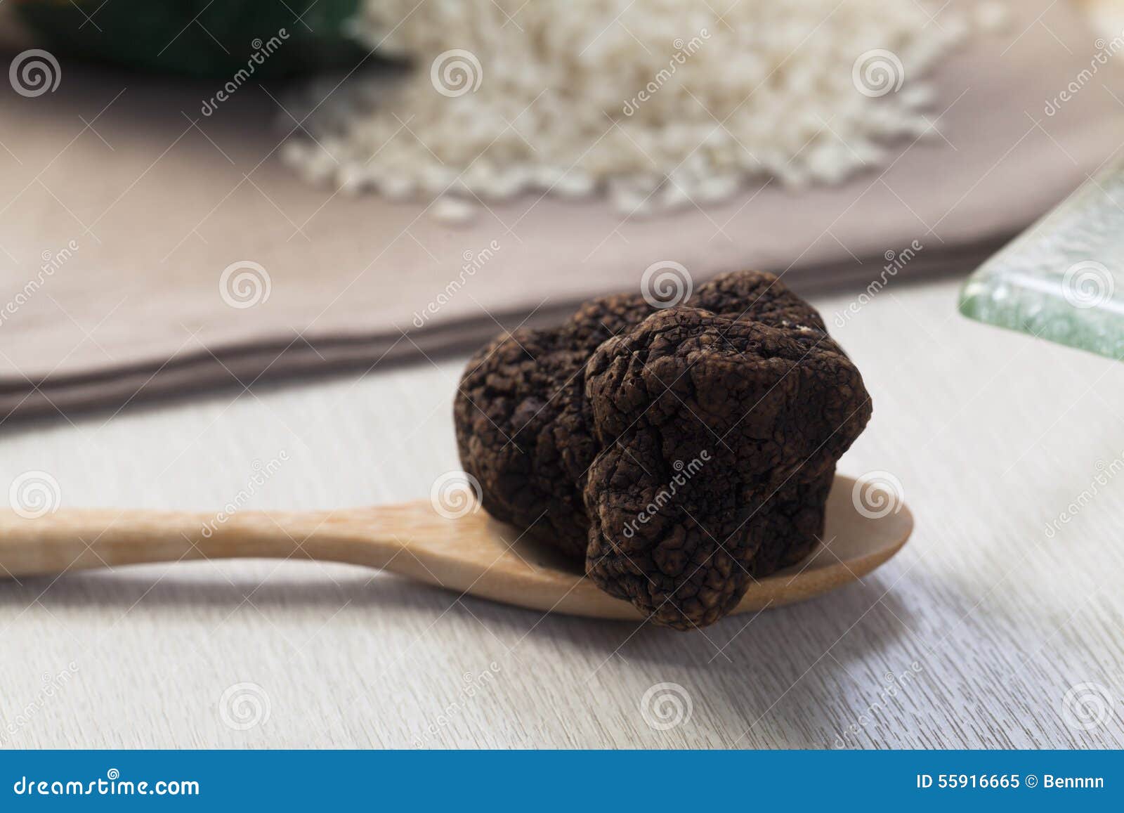 Seta Negra Rara Costosa De La Trufa Imagen de archivo - Imagen de ...