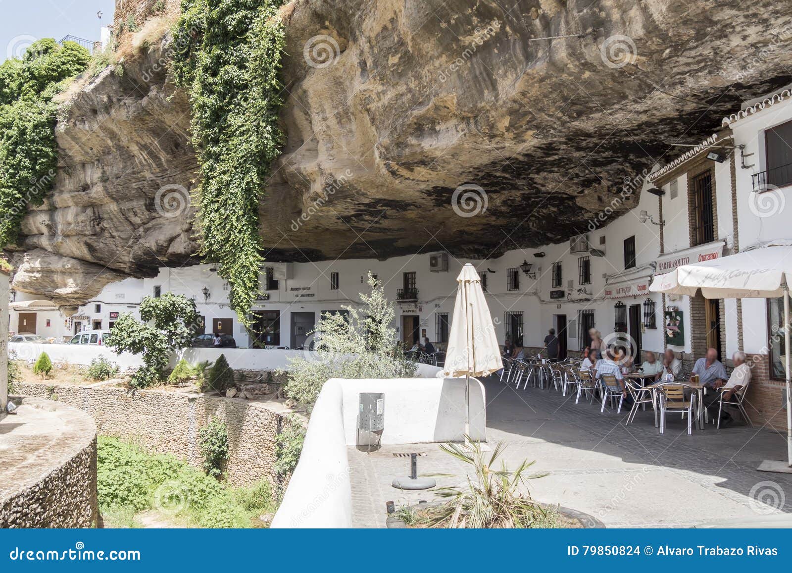 Setenil De Las Bodegas, Cadiz, Espanha Imagem de Stock Editorial ...
