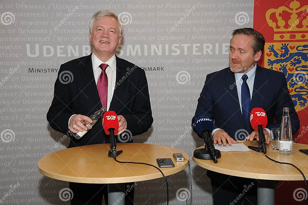 SETTA STRANIERA DI DAVID DAVIS CON ANDERS SAMUELSEN Fotografia Stock ...