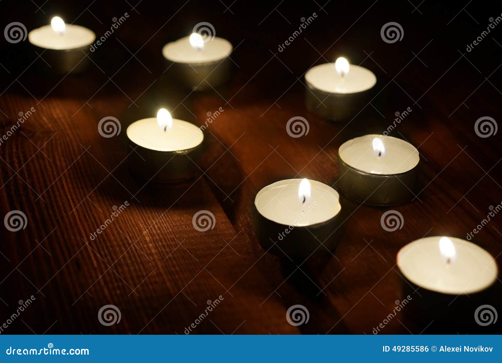 Sette Candele Accese Decorative Fotografia Stock - Immagine di ...