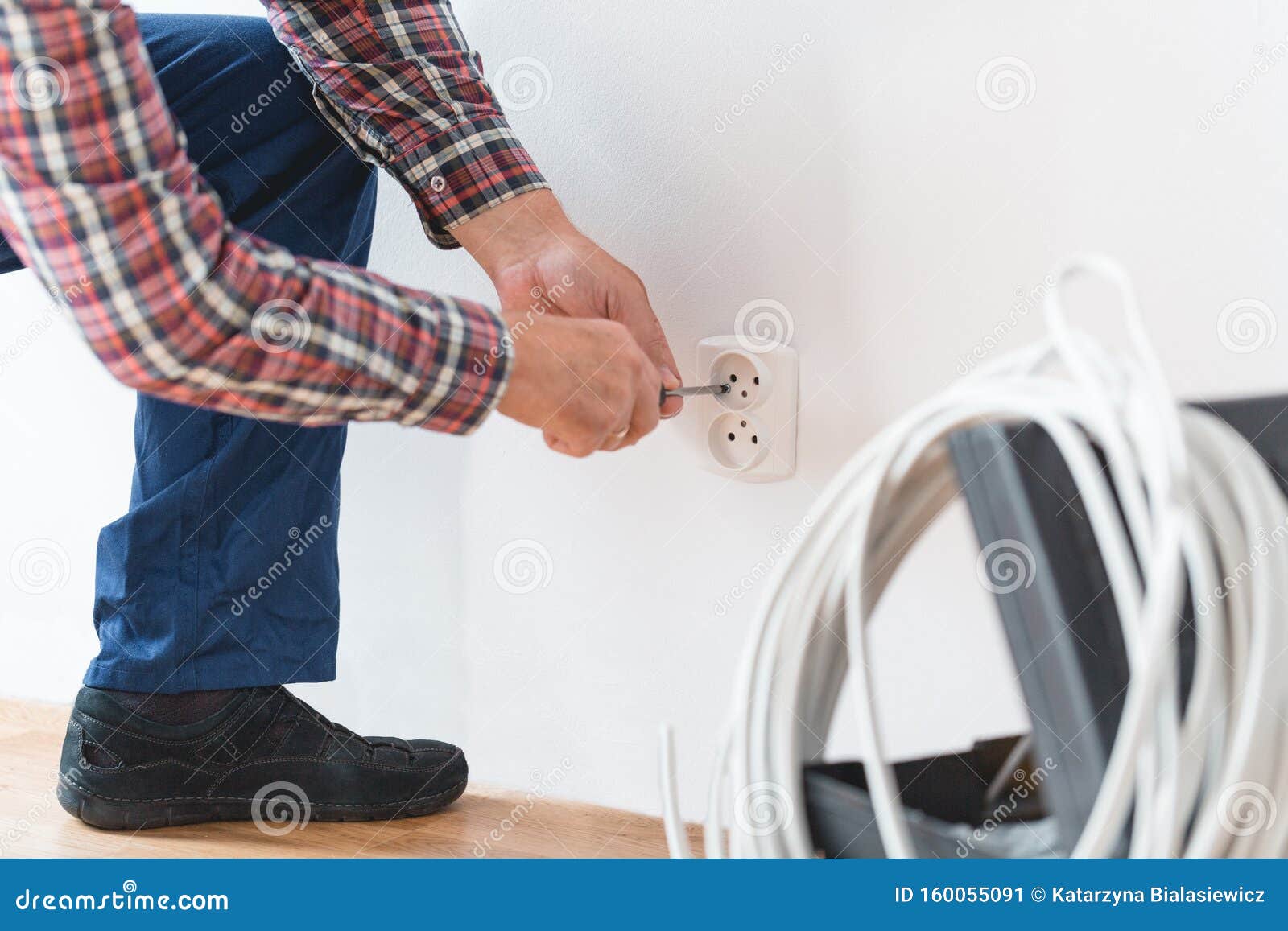 Setting the outlet stock image. Image of electrician - 160055091