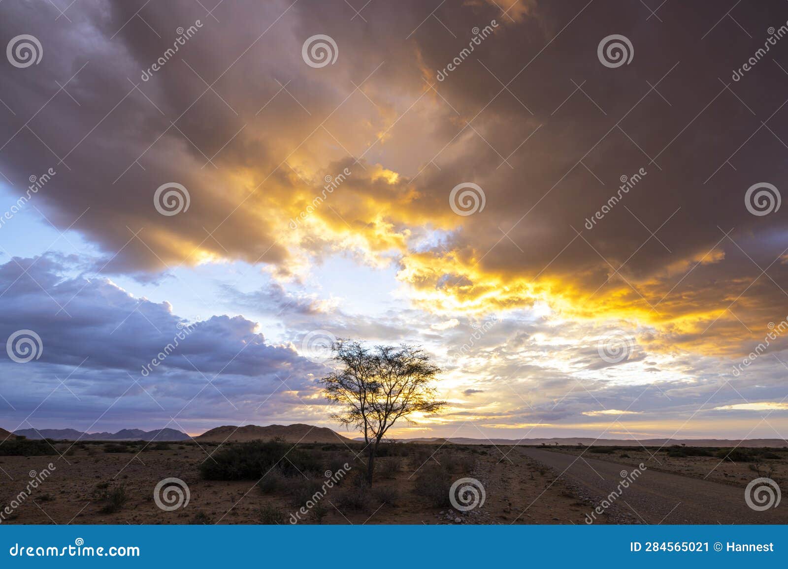 Setting Sun Color Clouds Golden Stock Image - Image of brown, mountains ...