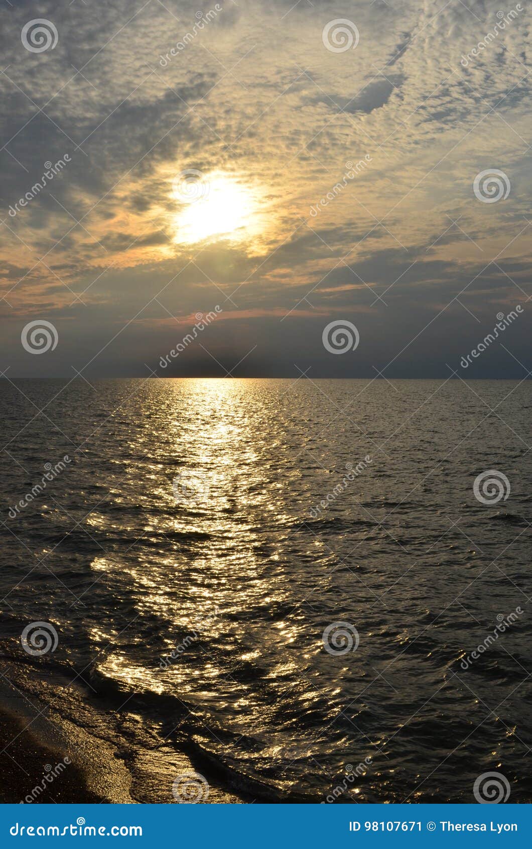 Setting sun over Lake Erie stock image. Image of serene - 98107671