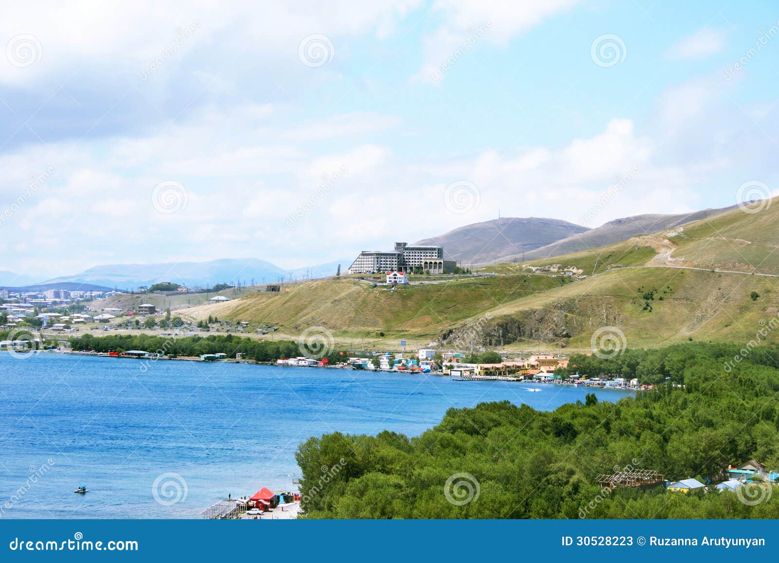 Sevan See stockbild. Bild von wald, inseln, nebelig, bewölkt - 30528223