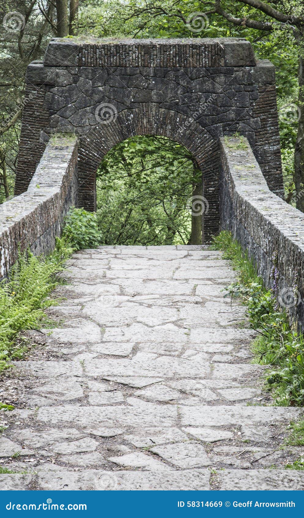 Seven Arched Bridge at Rivington Terraced Gardens Stock Image - Image ...