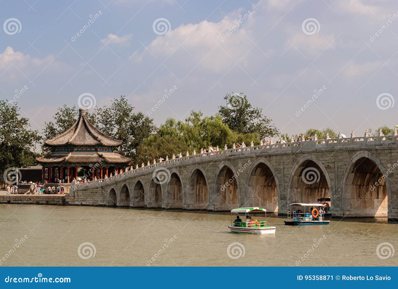 The Seventeen-arch Bridge in the Kunming Lake in Beijing Editorial ...