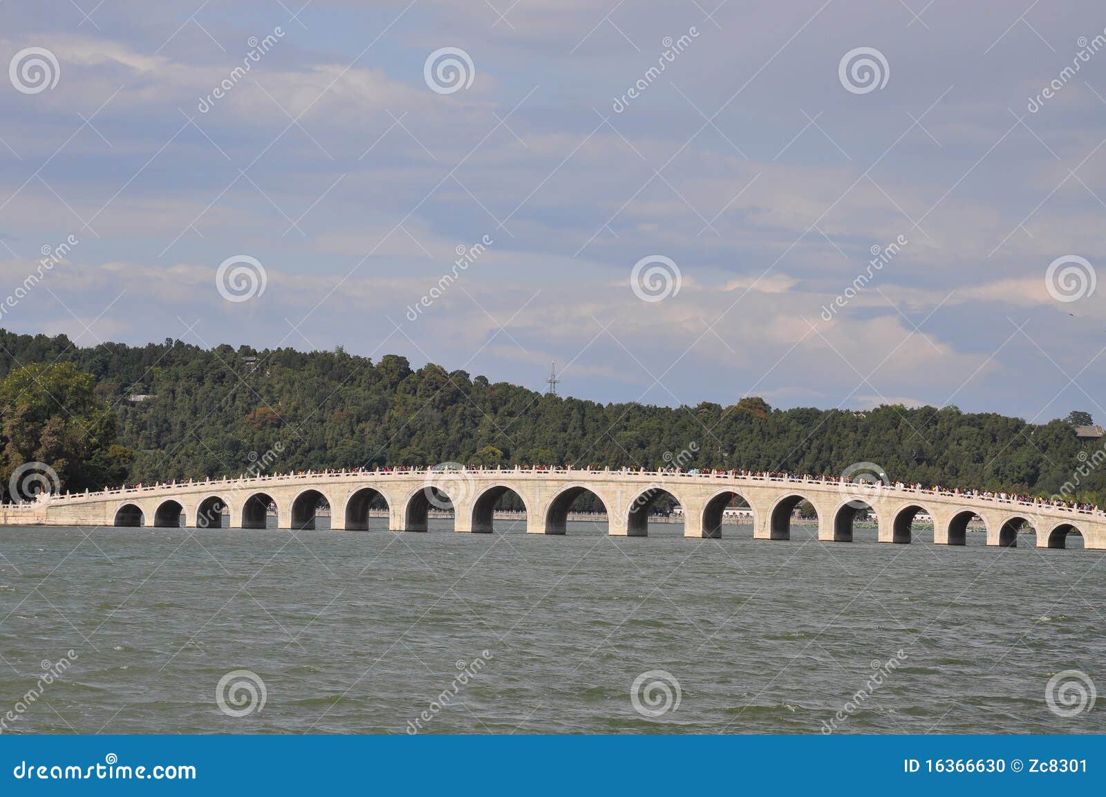 Seventeen Arch Bridge, Summer Palace, Beijing Stock Photo - Image of ...