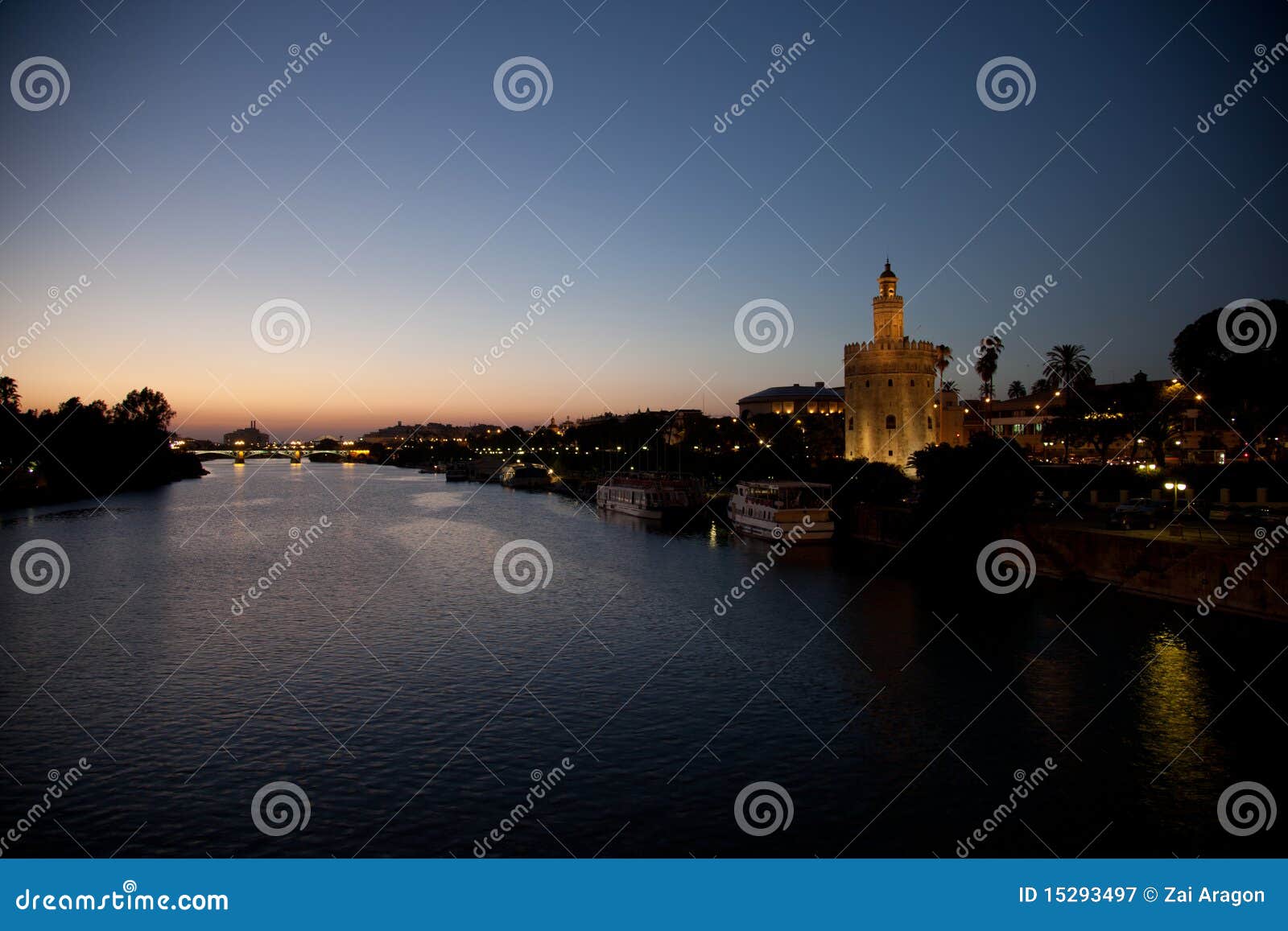 Seville at night stock image. Image of guadalquivir, agua - 15293497