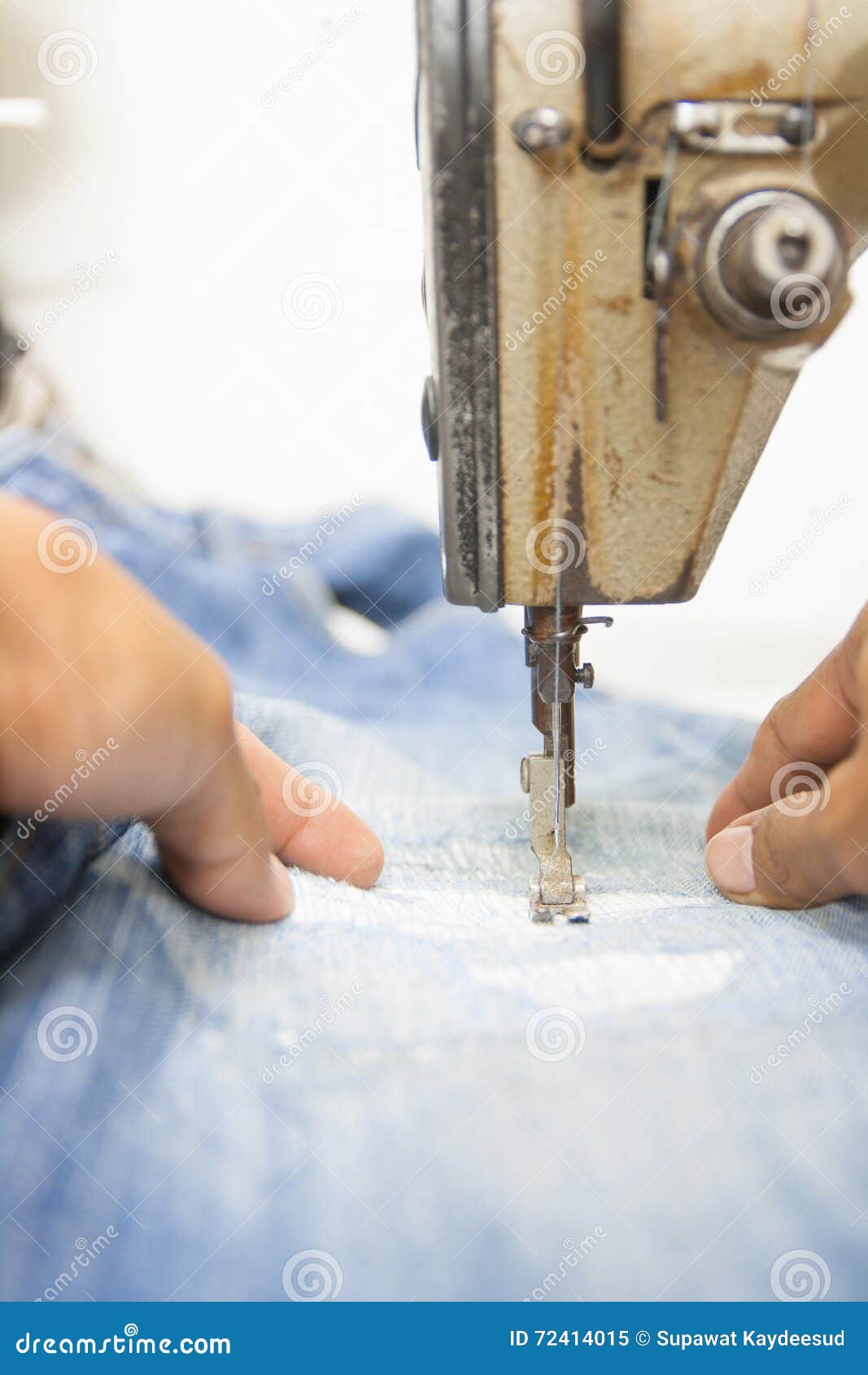 Sewing stock afbeelding. Image of fabriek, apparatuur - 72414015