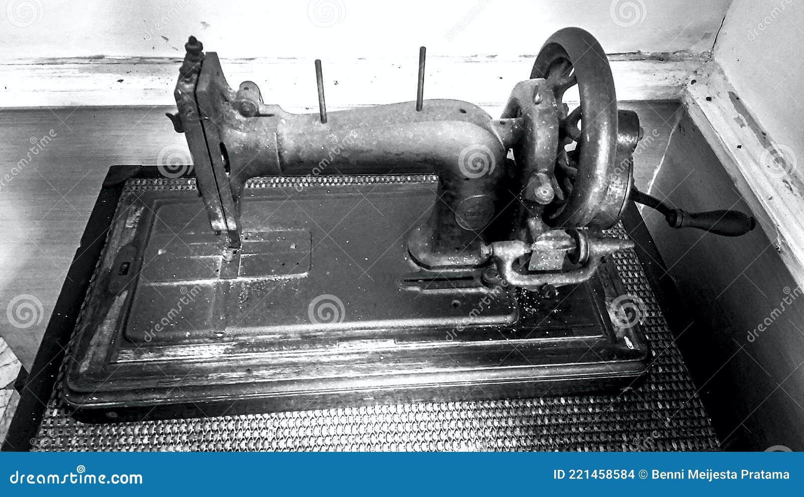 Old sewing machine stock photo. Image of vehicle, weapon - 221458584