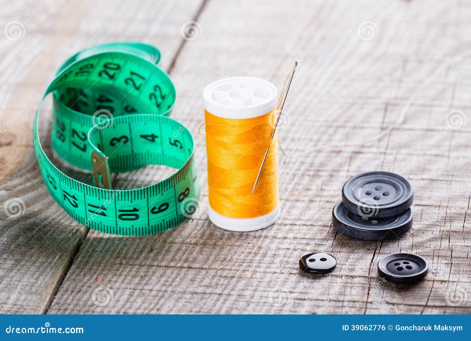 Sewing needle and thread stock photo. Image of textile - 39062776