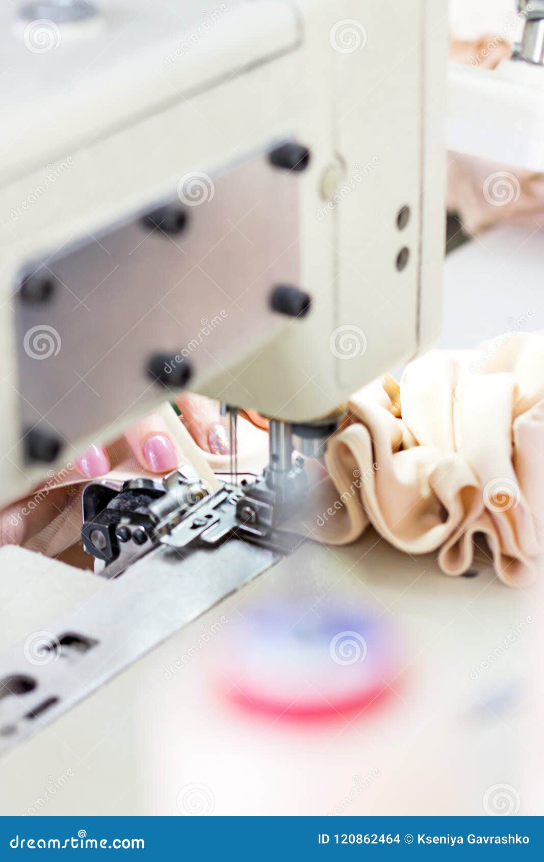 Women`s Hands Sew on the Sewing Machine Stock Photo - Image of hand ...