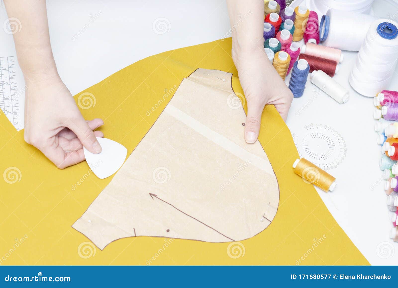 Sewing Studio. Seamstress Circles the Pattern on the Fabric Close-up ...