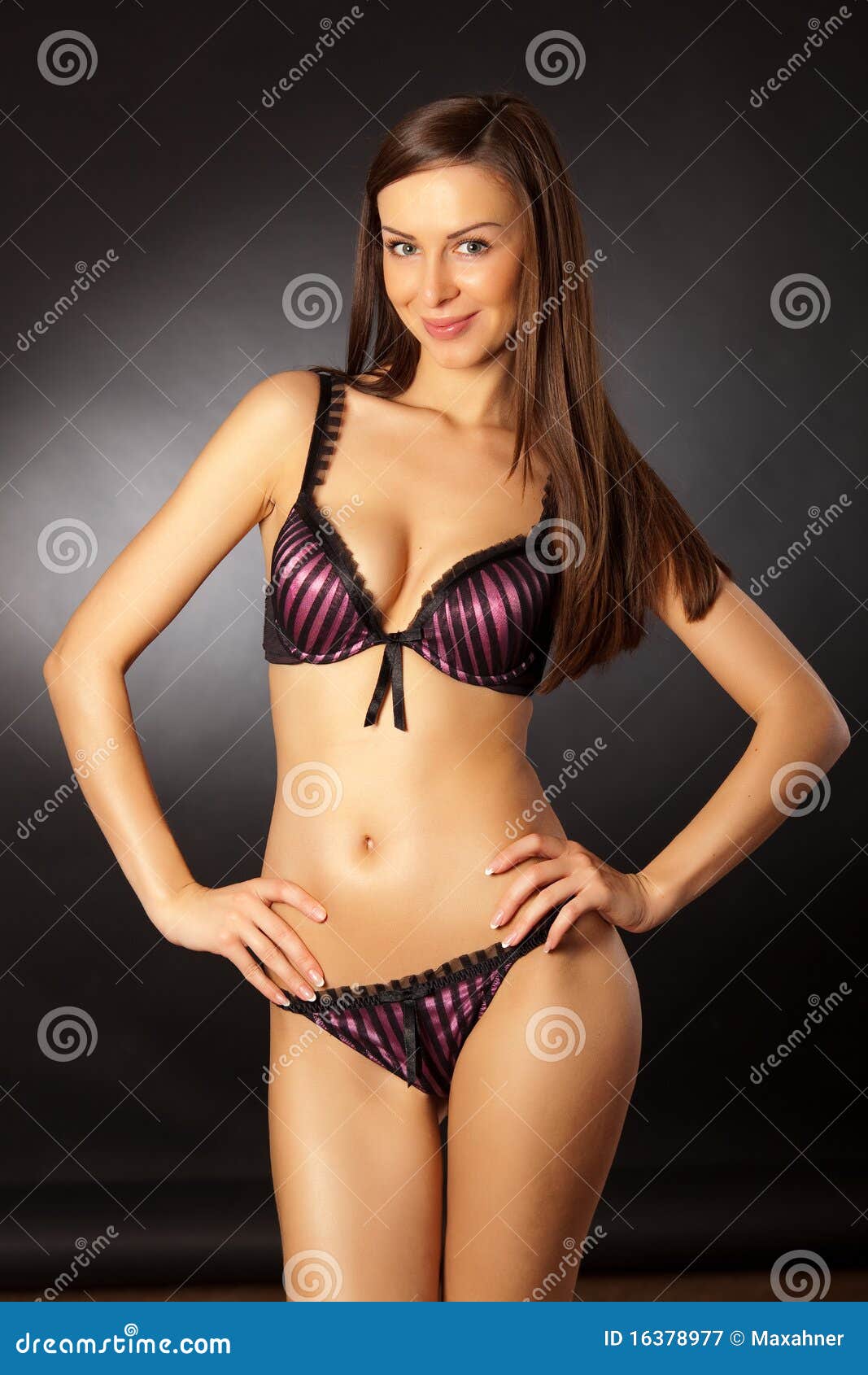 Sexig Underkläder För Attraktiv Svart Flickapink Fotografering För