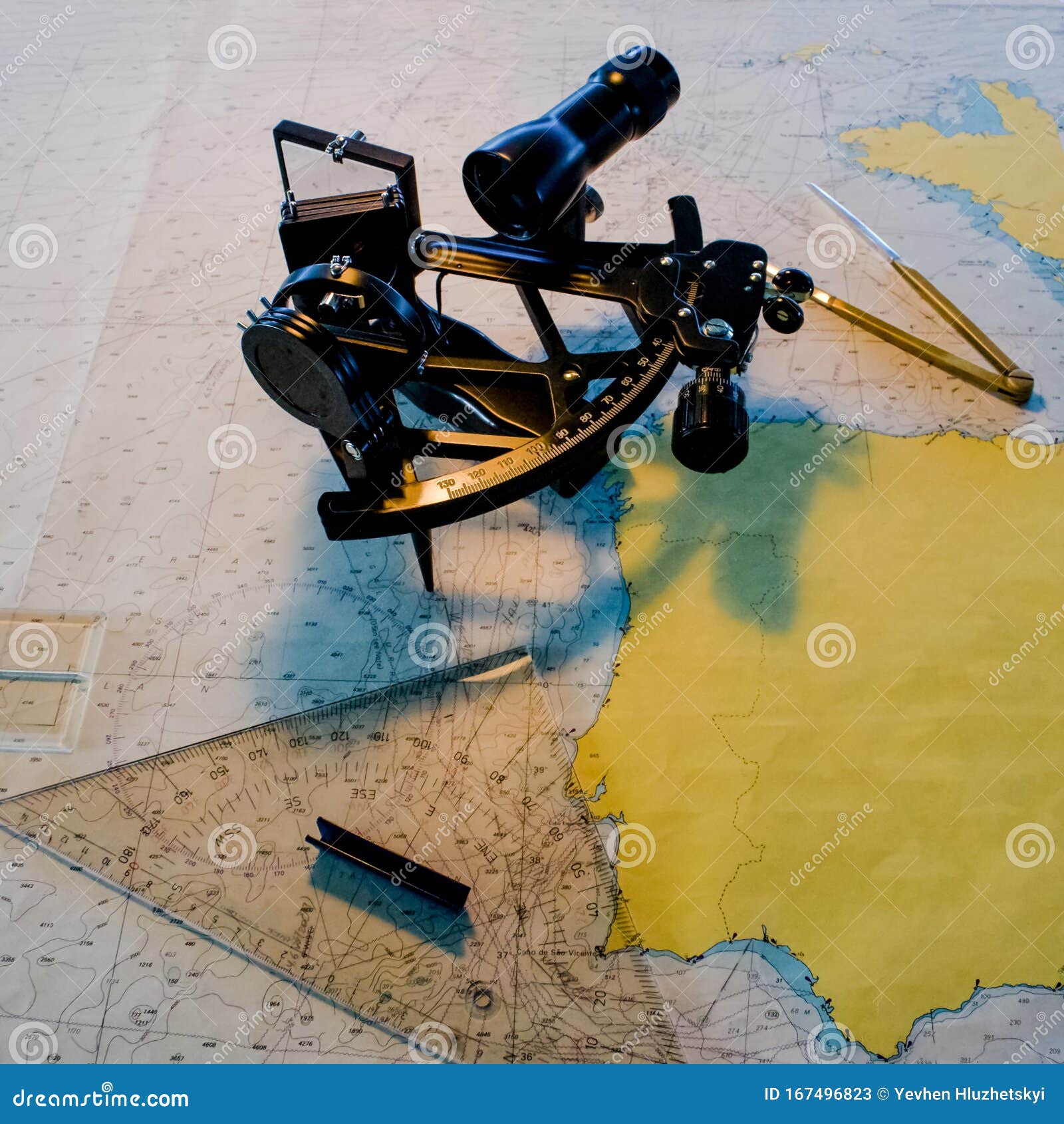 Sextant with a Nautical Chart in the Captain`s Cabin 库存图片 - 图片 包括有 纬度 ...
