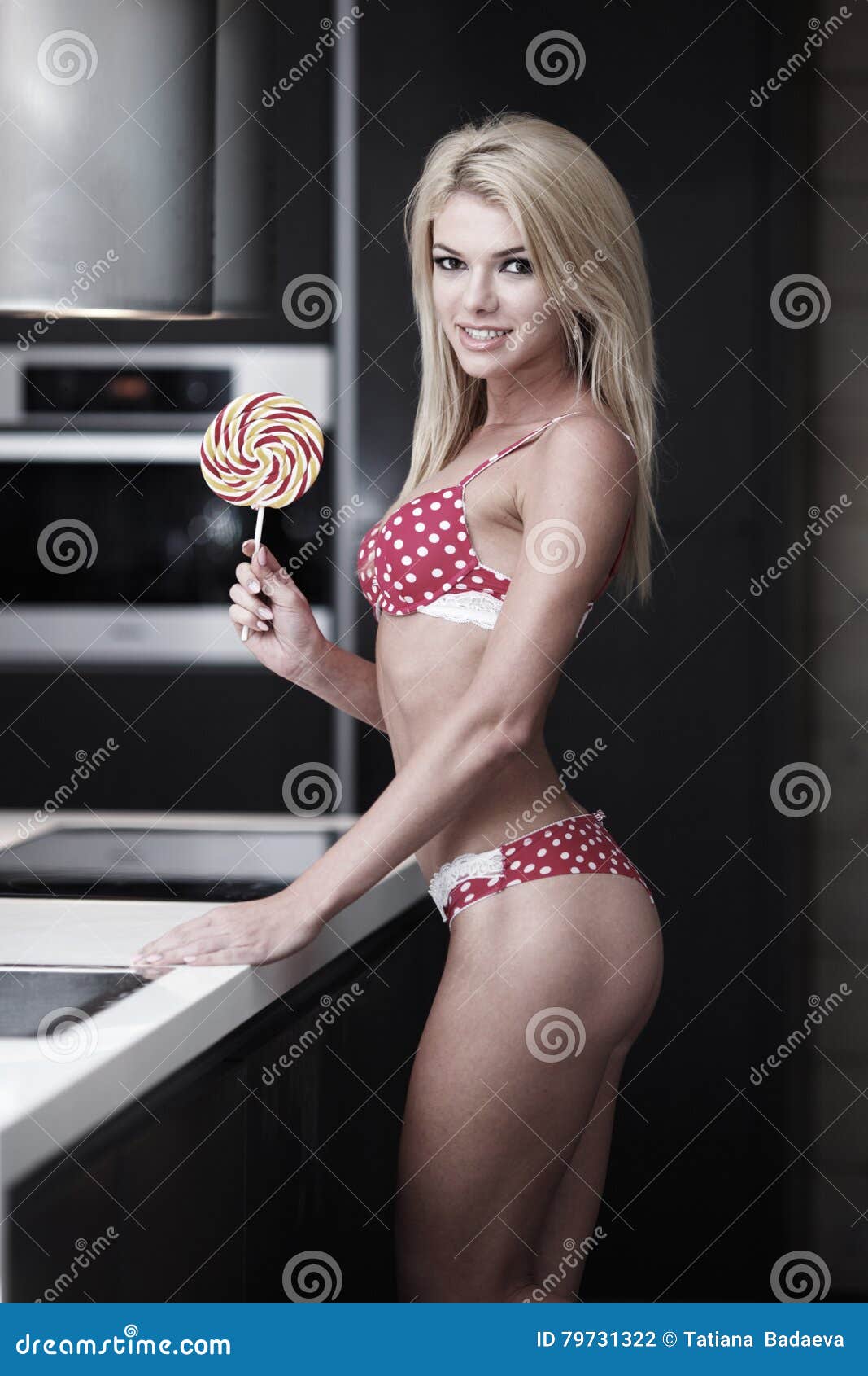 Sexy Frau mit Lutscher stockfoto. Bild von sinnlichkeit - 79731322 Sexy Frau mit Lutscher stockfoto. Bild von sinnlichkeit - 79731322