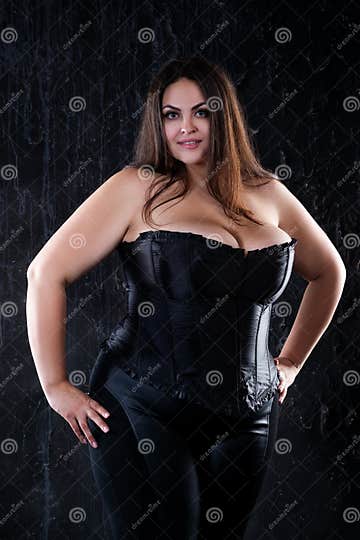 Sexy Plus Formaat Model In Zwart Corset Vetvrouw Met Grote Natuurlijke