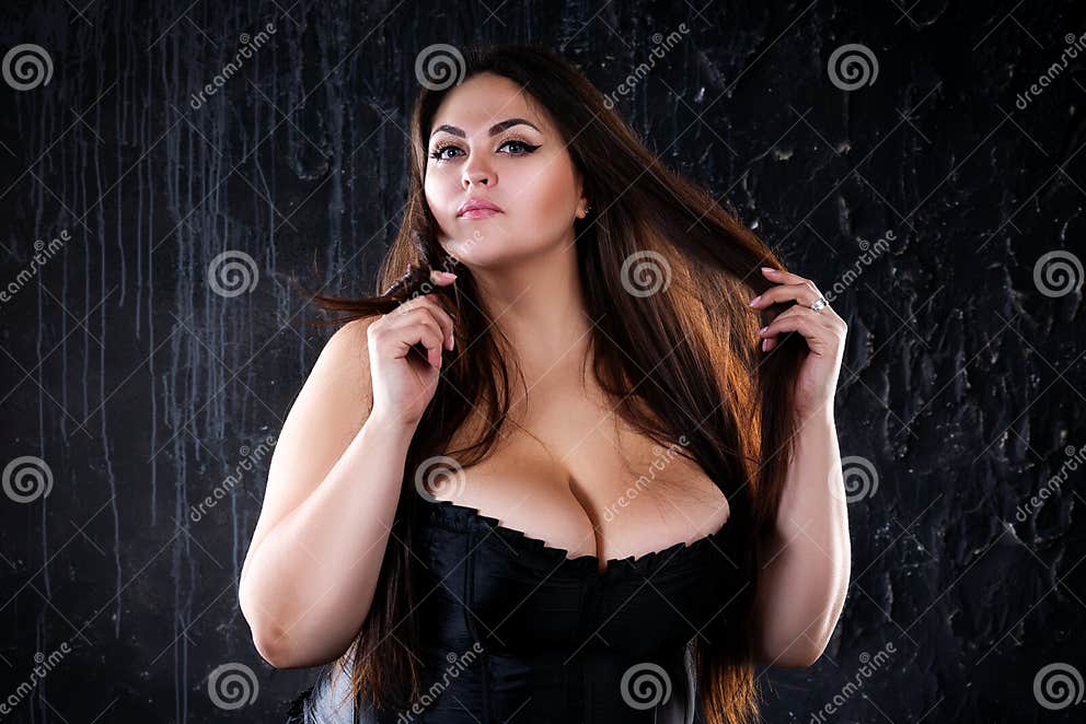 Sexy Plus Groottemodel In Zwart Korset Vette Vrouw Met Grote