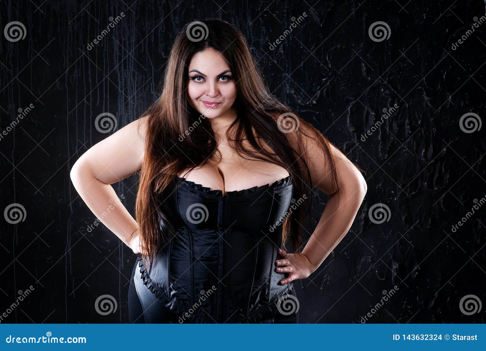 Sexy Plus Groottemodel In Zwart Korset Vette Vrouw Met Grote