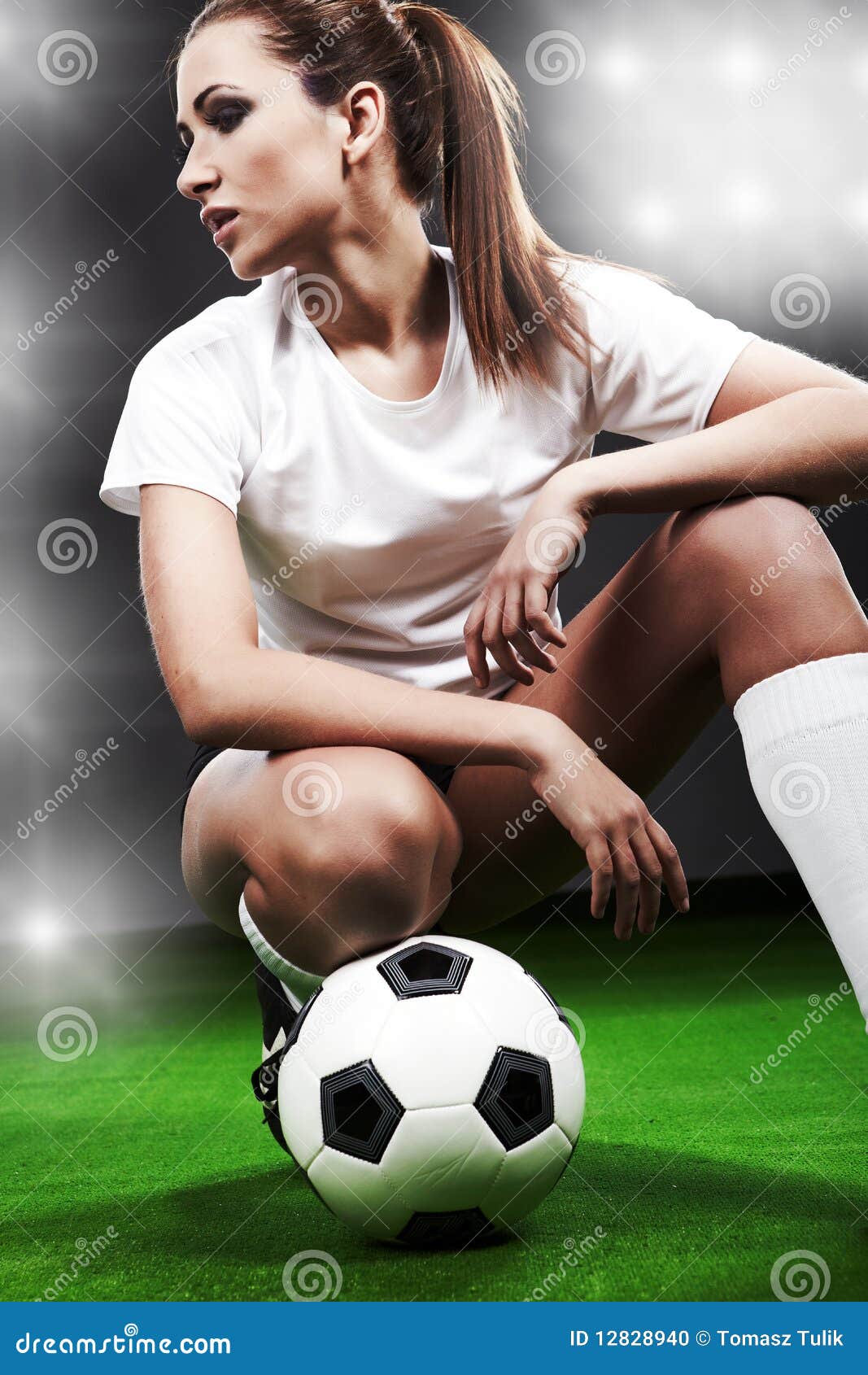 Sexy Voetballer Stock Foto Image Of Gras Spel Verlichting 12828940