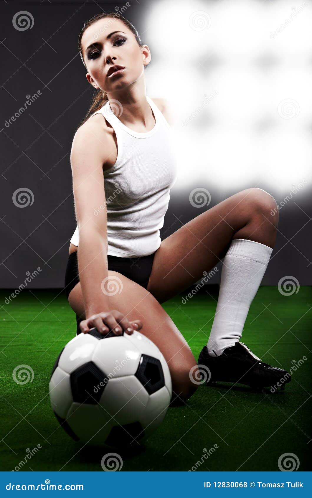 Sexy Voetballer Stock Foto Image Of Achtergronden Wolken 12830068