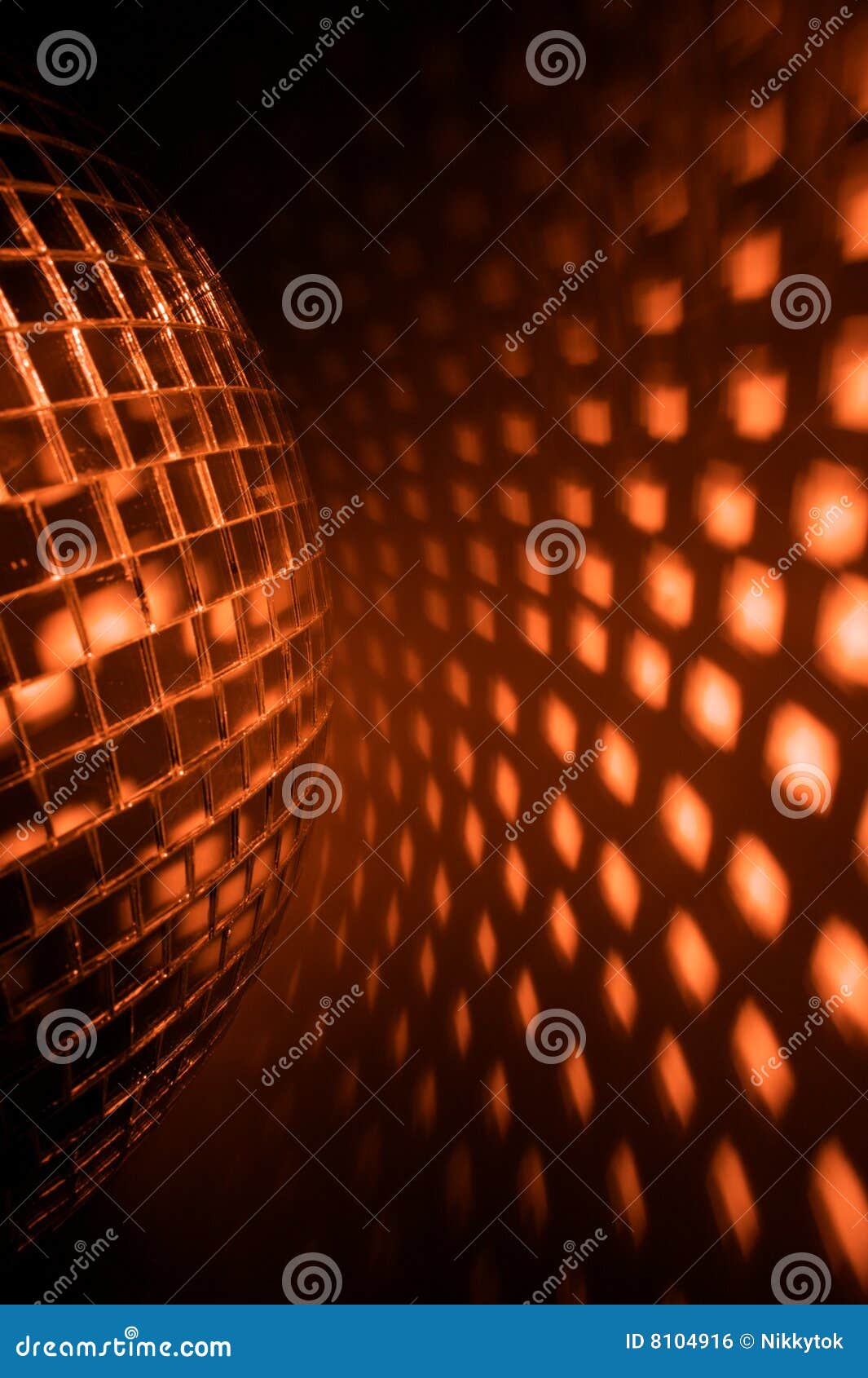 Sfera della discoteca fotografia stock. Immagine di scintillio - 8104916