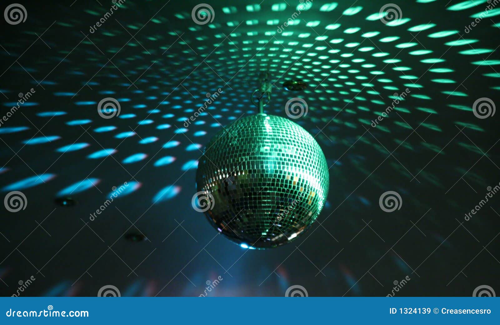 Sfera Della Discoteca Dello Specchio Immagine Stock - Immagine di ...