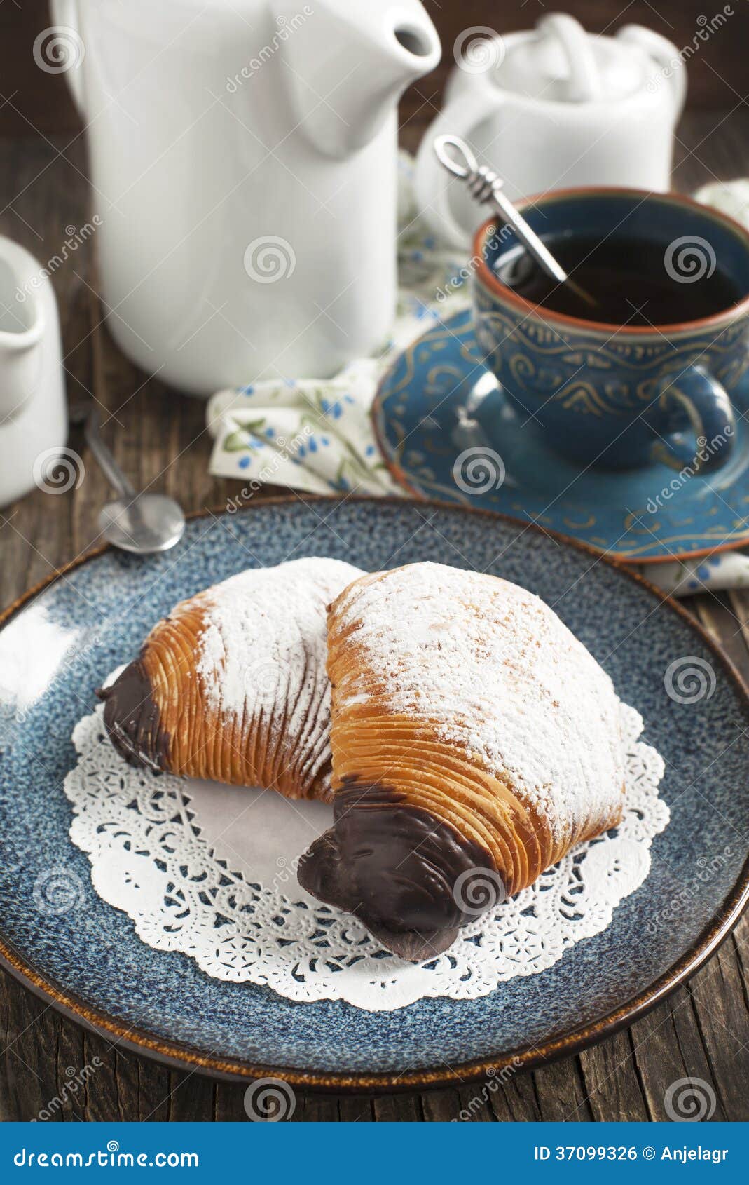 Sfogliatelle, Shell Shaped Pastry Stock Photo - Image of lobster, italy ...