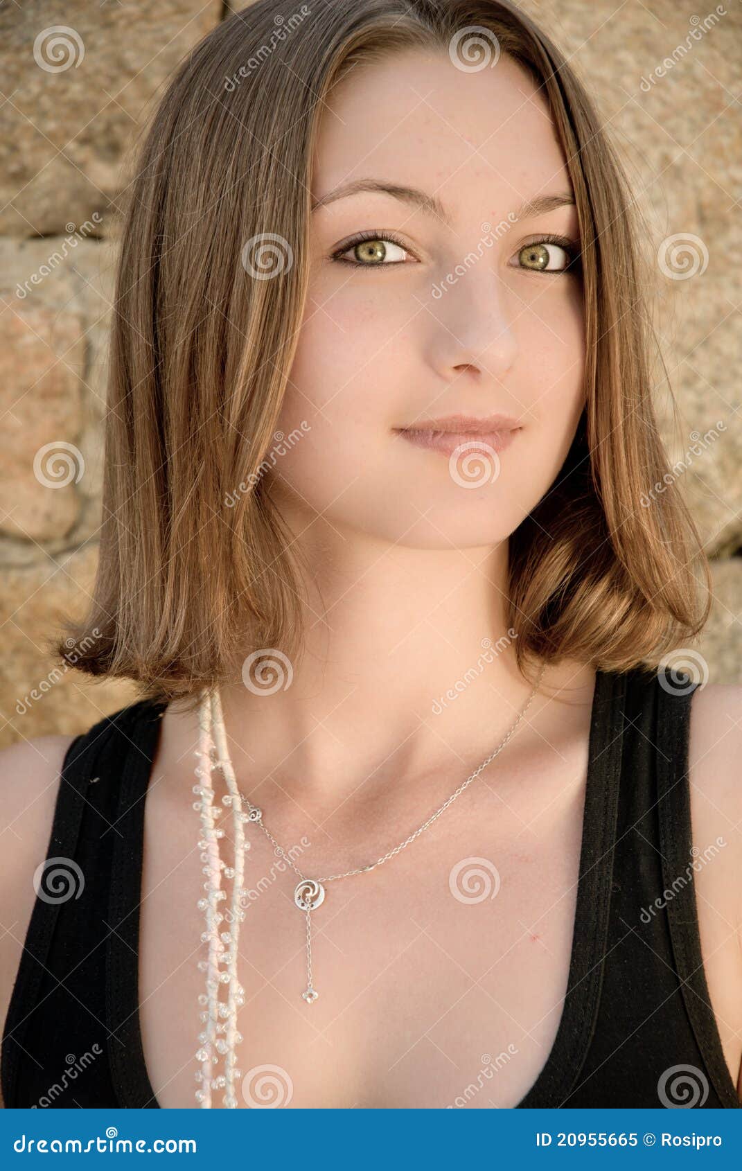 Sguardo della ragazza immagine stock. Immagine di modo - 20955665