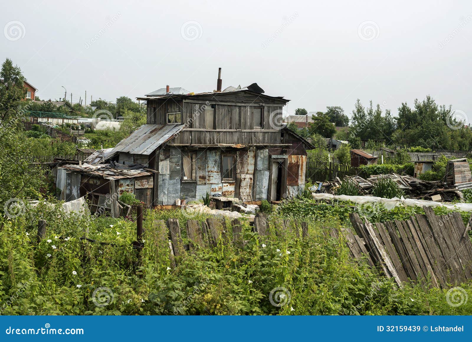 Shack - Une Maison Pauvre Dans Le Village Image stock - Image du saleté ...