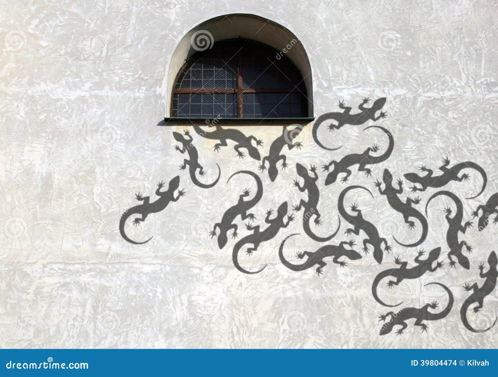 Shadow on the wall lizard stock illustration. Illustration of building ...