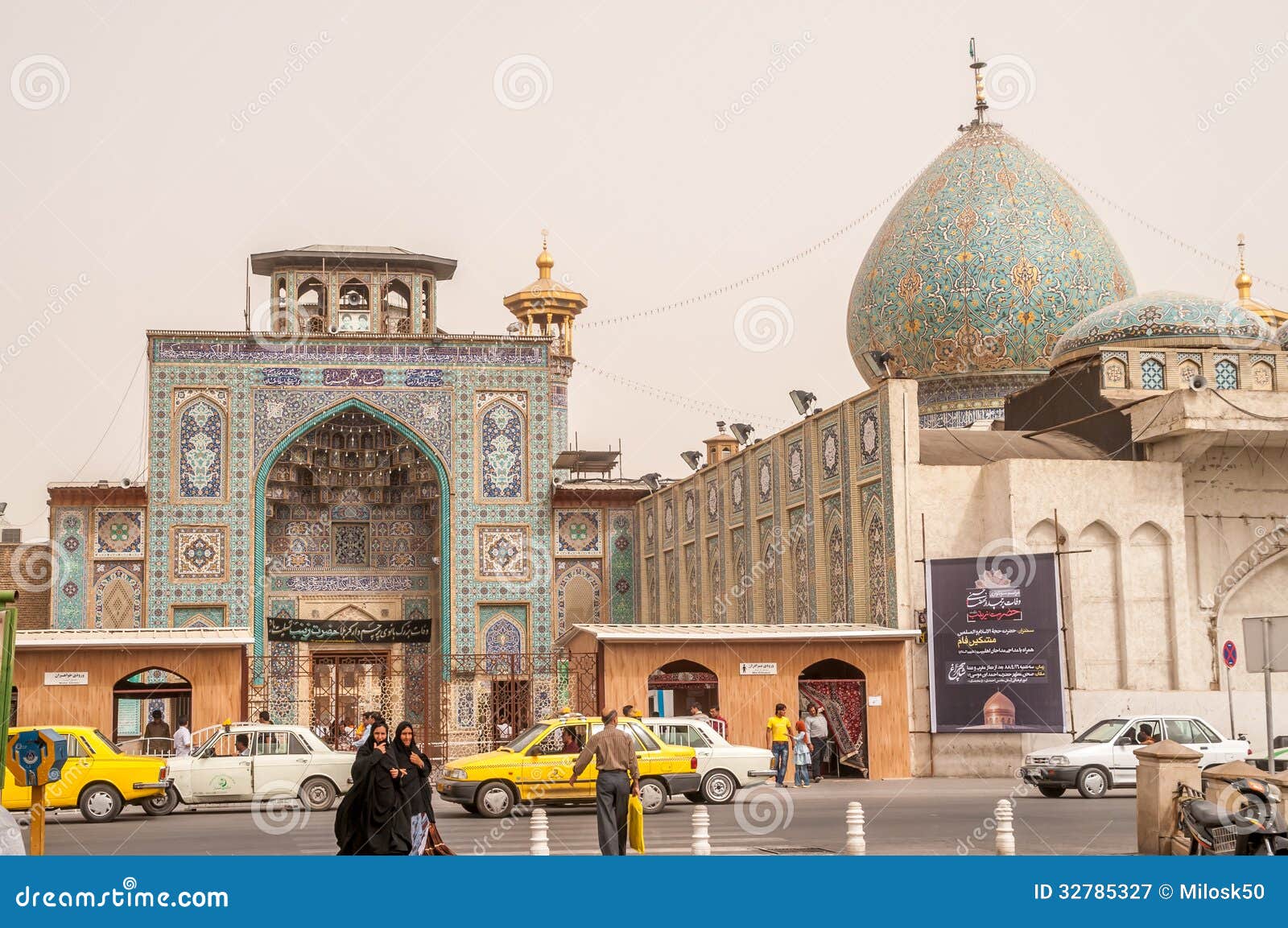 Shah Cheragh Mosque editorial photography. Image of traveling - 32785327