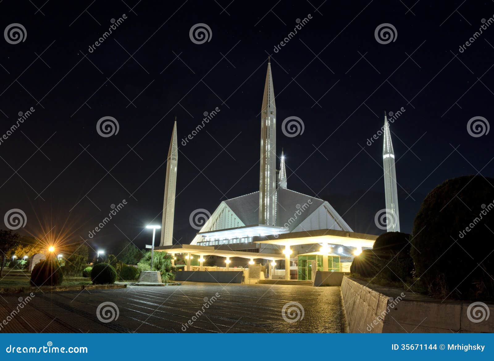 Shah Faisal Mosque Islamabad Editorial Stock Image - Image of crescent ...