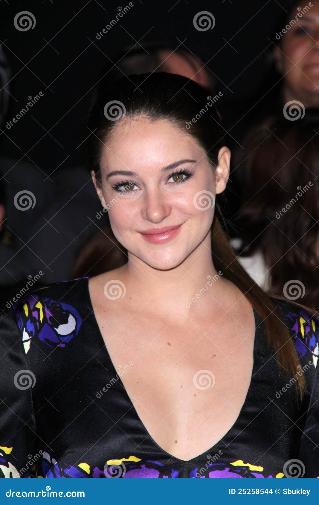 Shailene Woodley editorial stock image. Image of games - 25258544