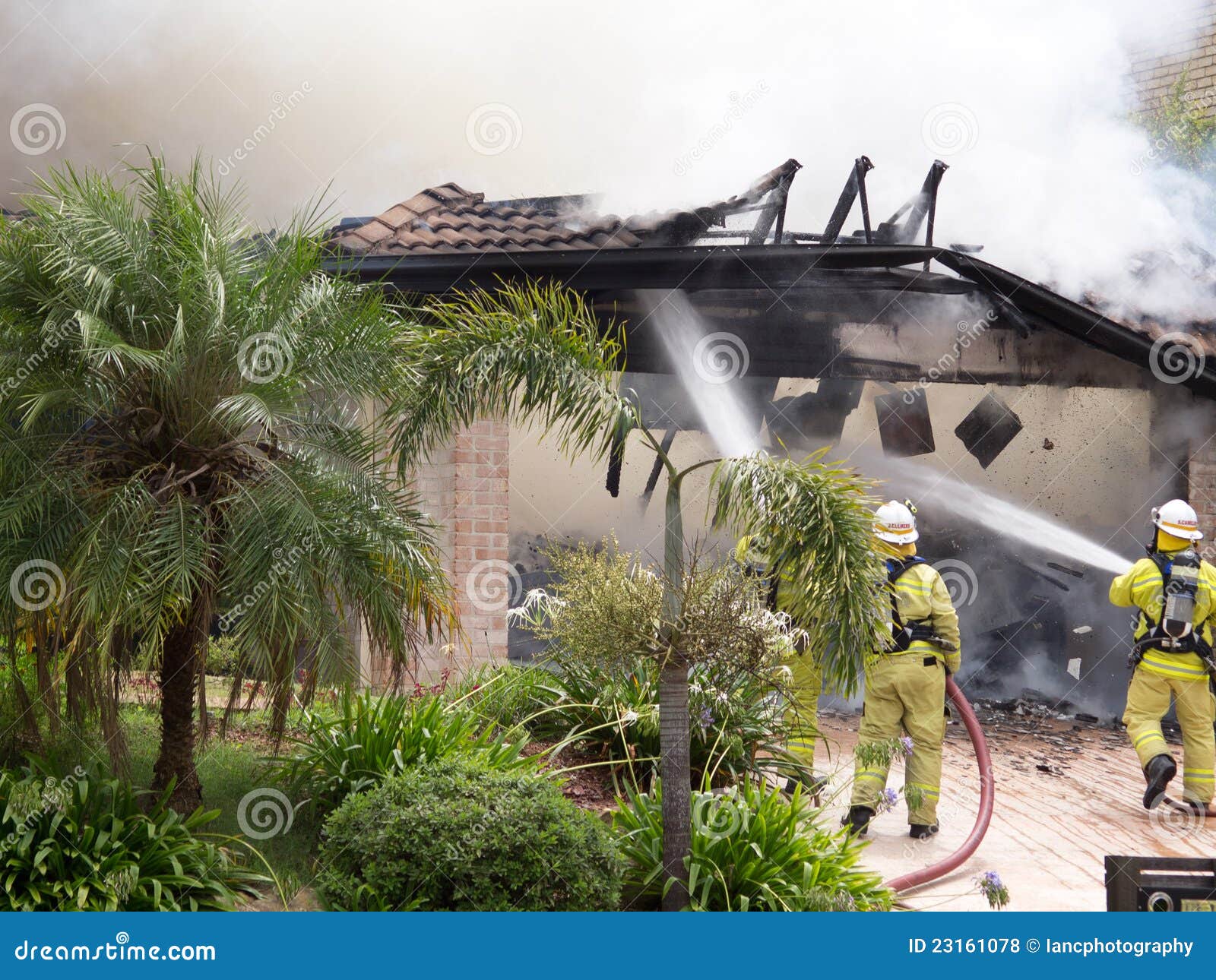 Shailer Park Fire 3 editorial stock photo. Image of explosion - 23161078