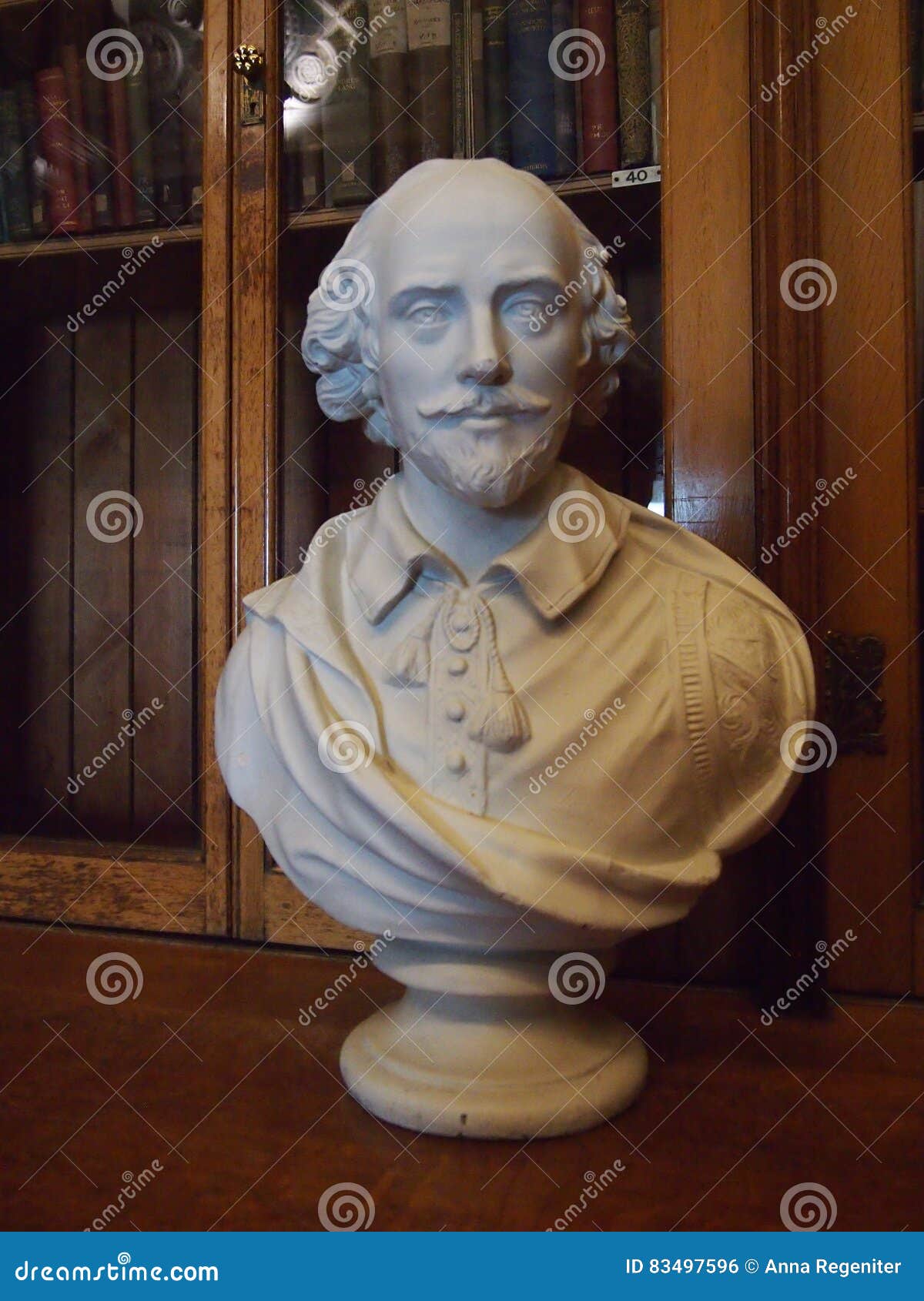 Shakespeare Bust editorial photo. Image of england, effigy - 83497596