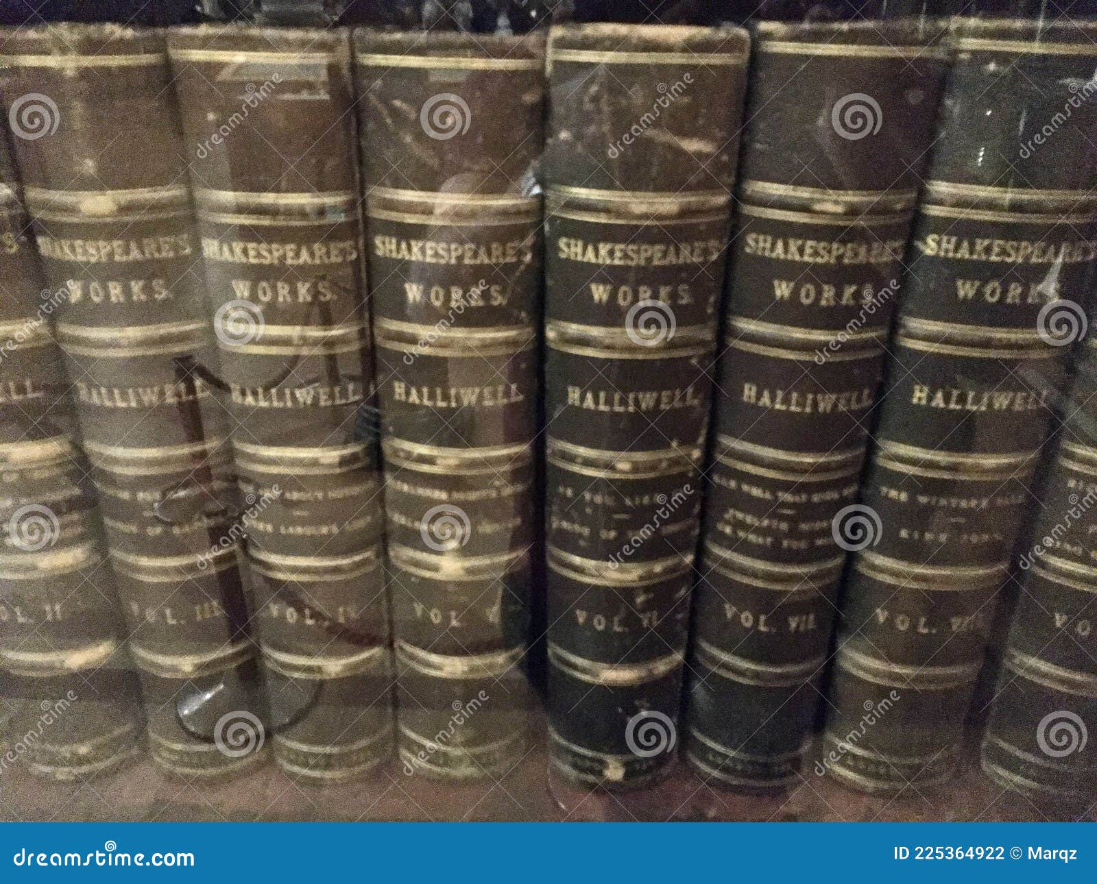 Shakespeare Works Old Books in Leather Editorial Photography - Image of ...