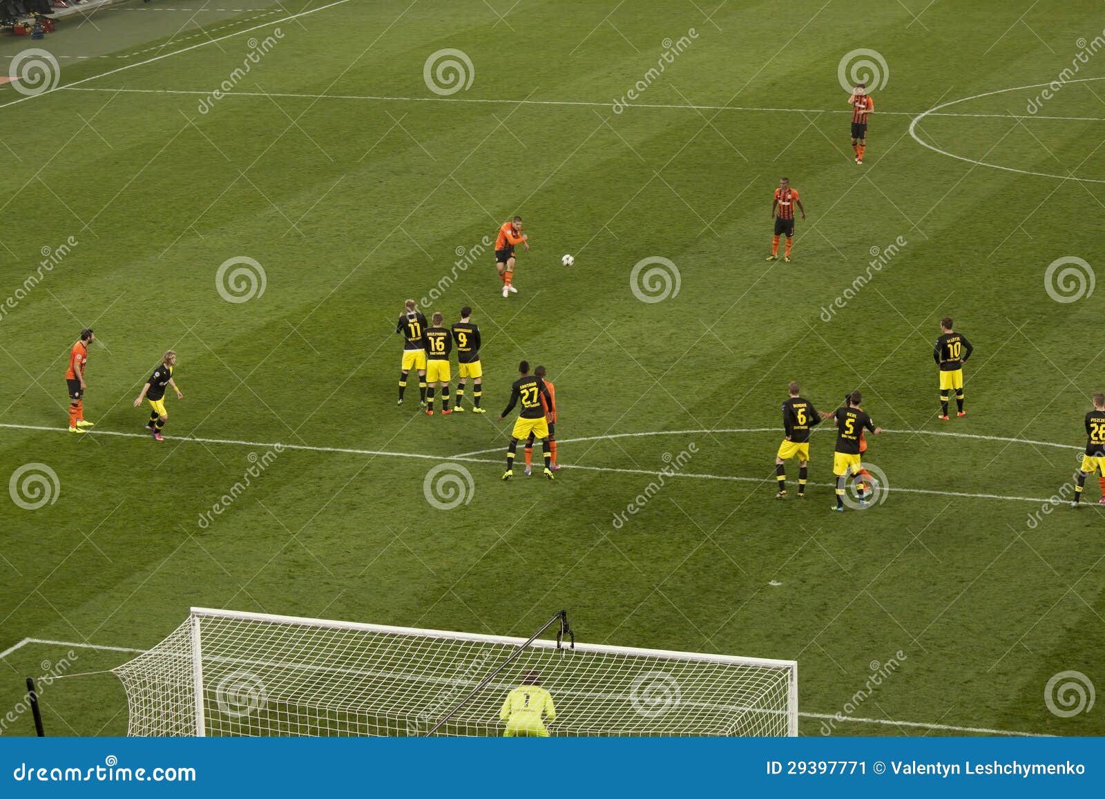 Shakhtar Defender Yaroslav Rakitskiy Free Kick Editorial Photo ...