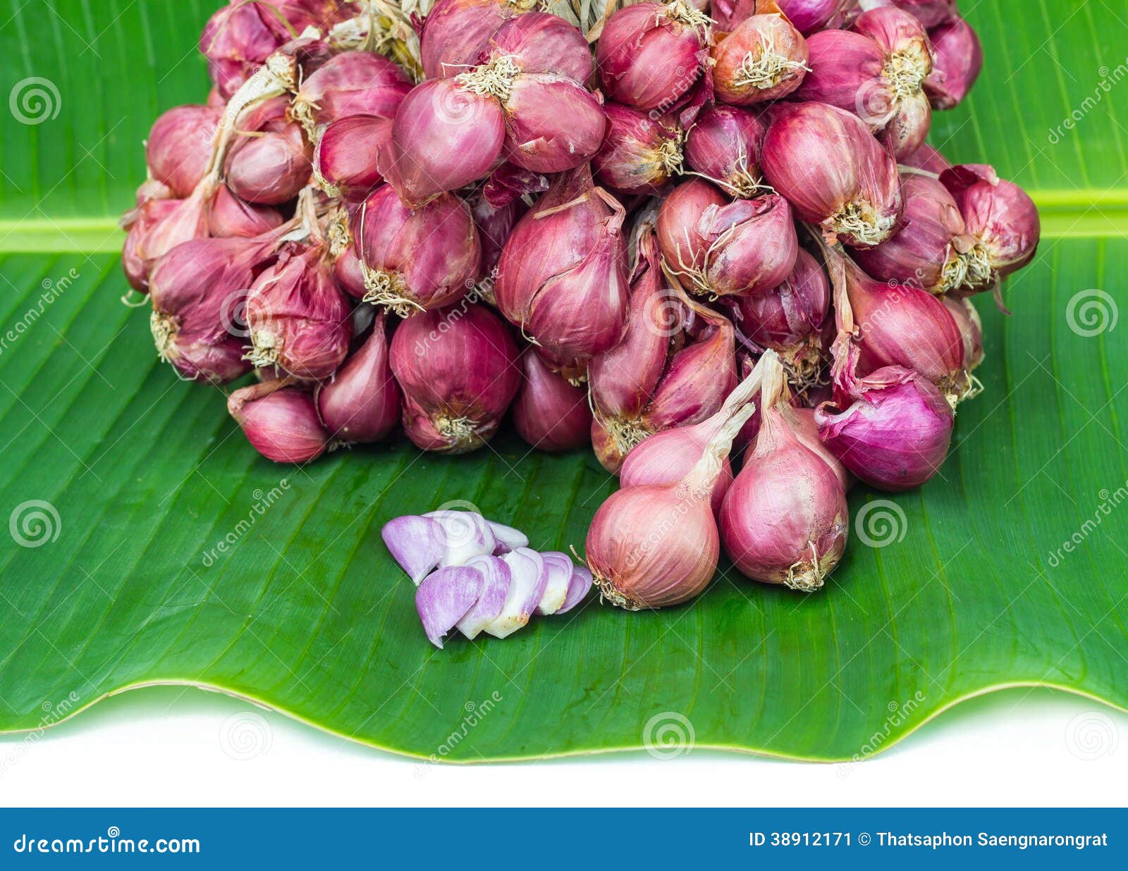 Shallot on banana leaf stock image. Image of purple, vegetable - 38912171