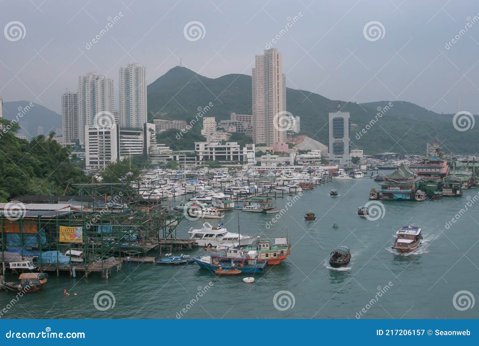 The Sham Wan, Aberdeen South Typhoon Shelter 8 Oct 2005 Editorial ...