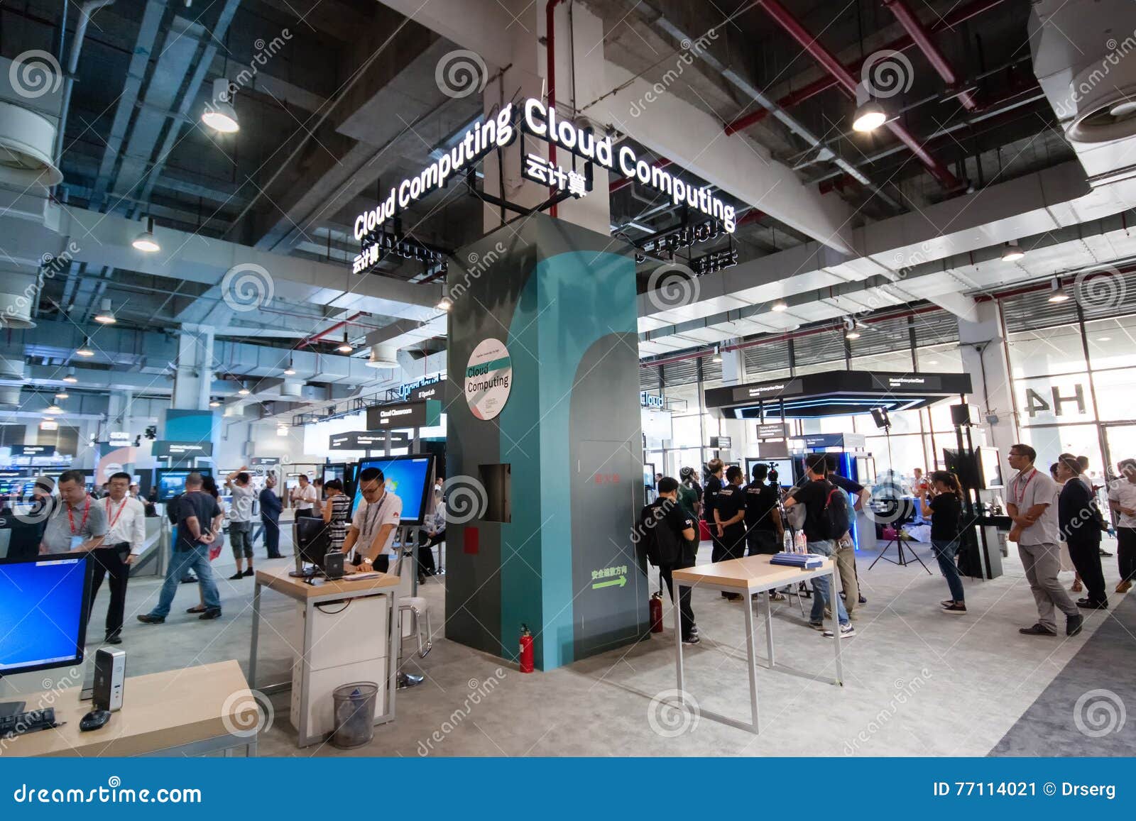 SHANGHAI, CHINA - SEPTEMBER 2, 2016: Cloud Computing Huawei Boot ... SHANGHAI, CHINA - SEPTEMBER 2, 2016: Cloud Computing Huawei Boot ...