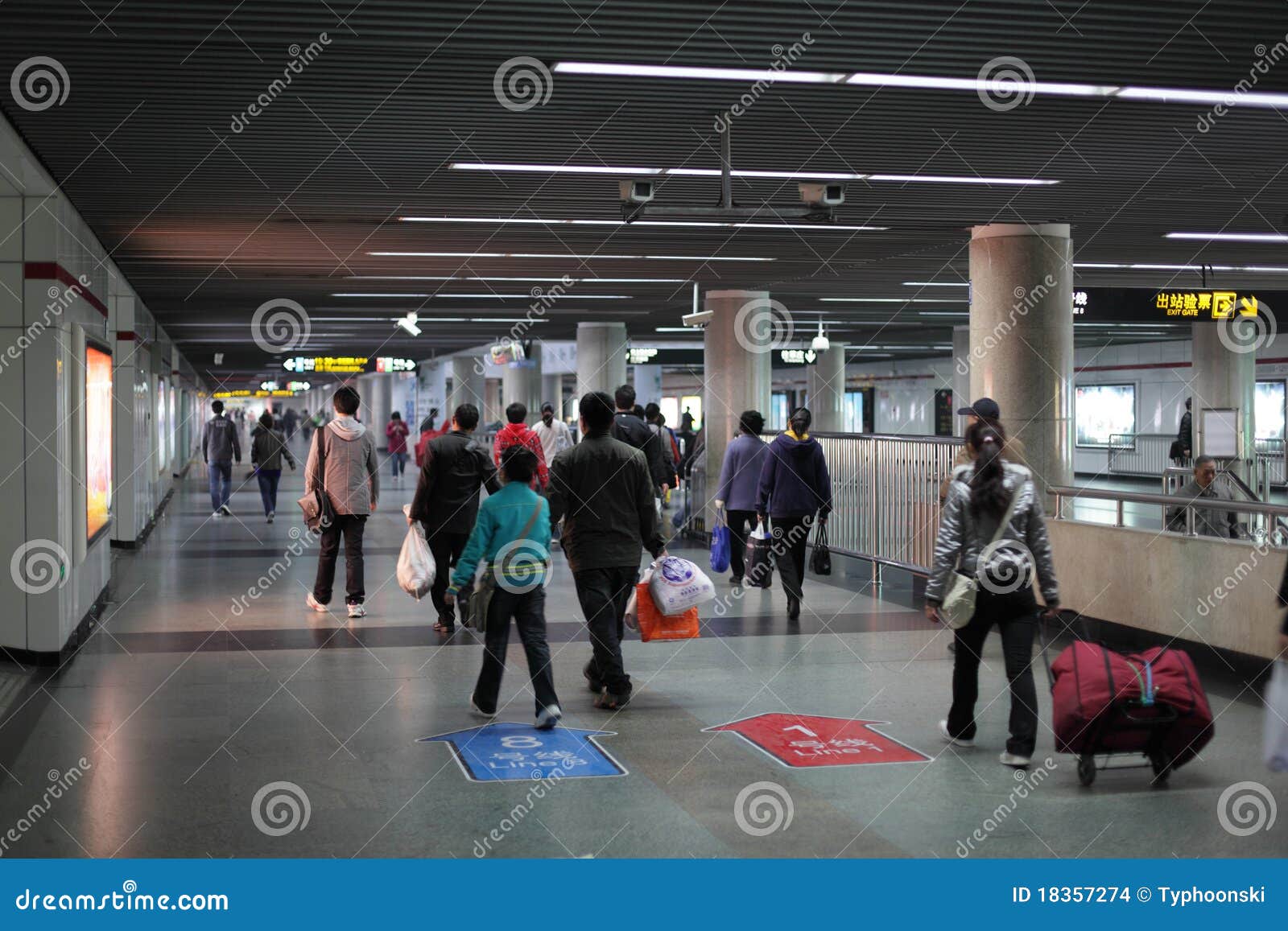 Shanghai Metro Station editorial stock image. Image of subway - 18357274