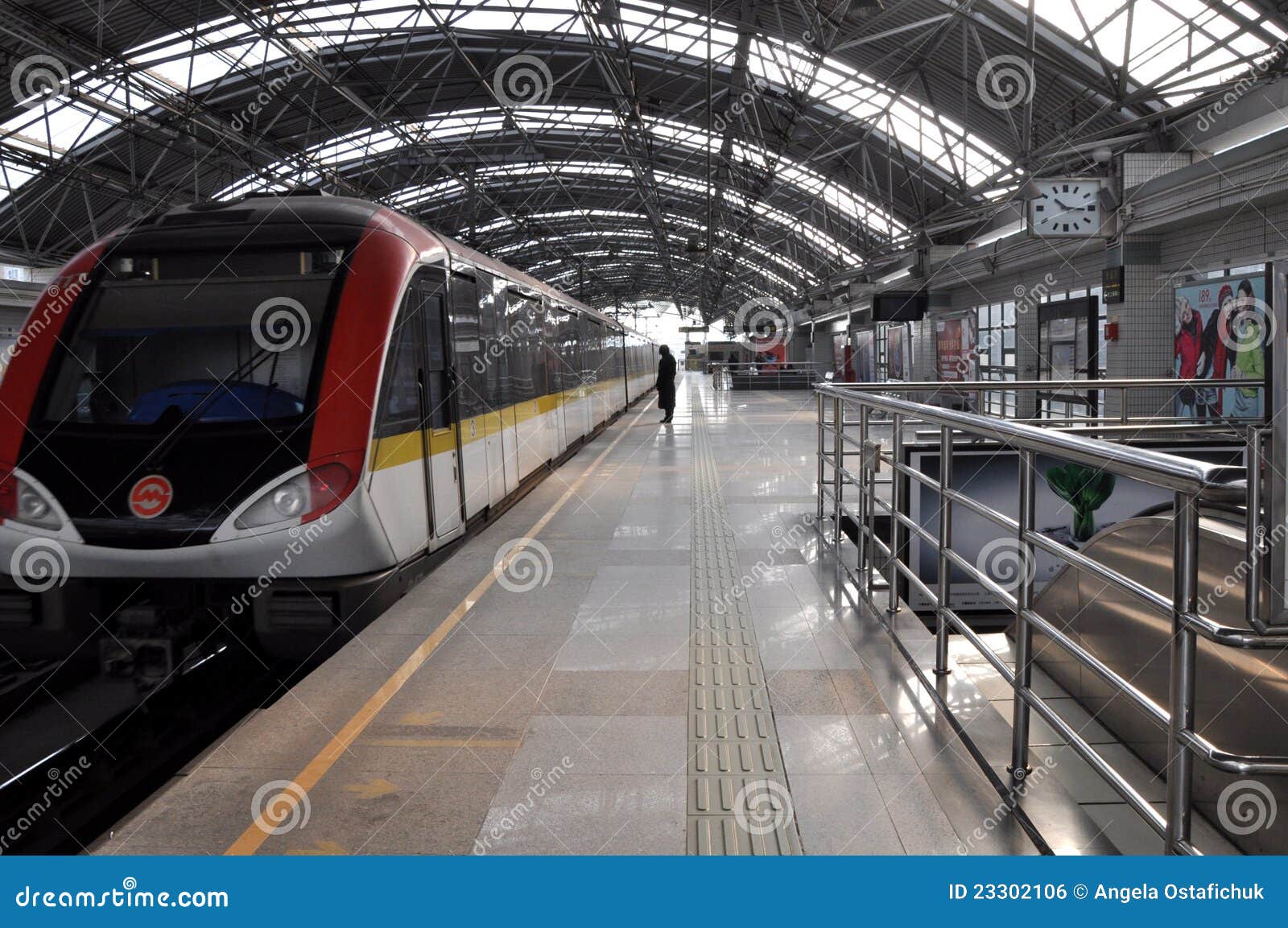 Shanghai Metro Station editorial photo. Image of transport - 23302106